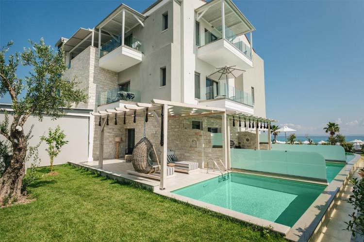 Blue Carpet Luxury Suites, a boutique hotel in Pefkochori