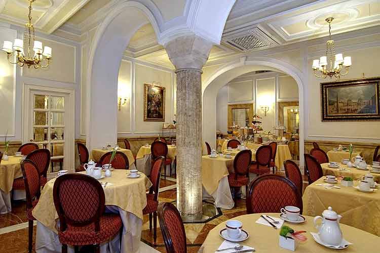 Hotel Albergo del Senato, a boutique hotel in Rome