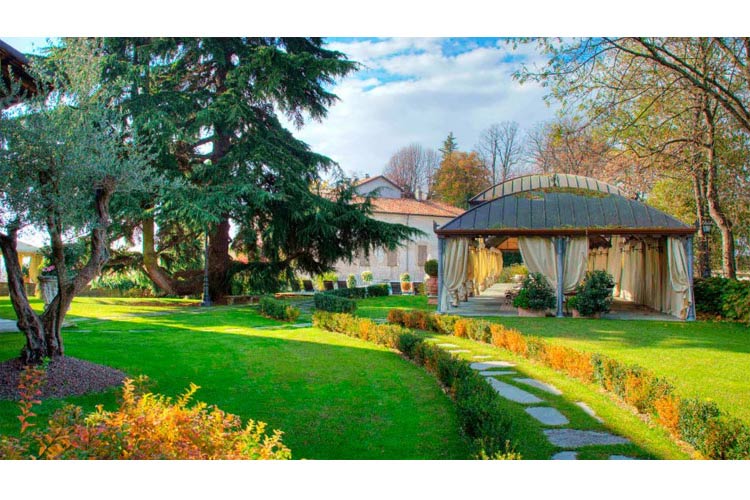 Hotel Villa Beccaris, a boutique hotel in Piedmont